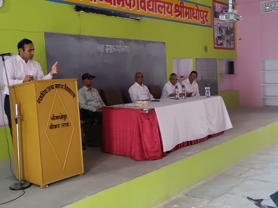 The subdivision officer discussed with the heads of the institutions on ...