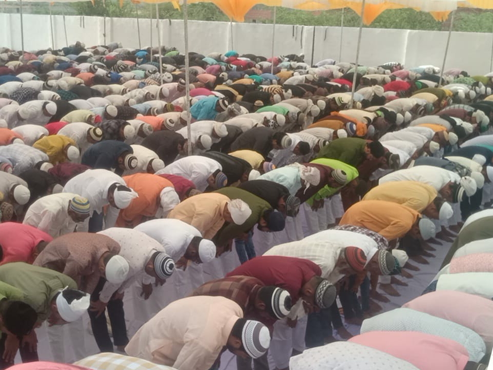 Muslim brothers offered Eid prayers in Dabra and Bhitarwar ...