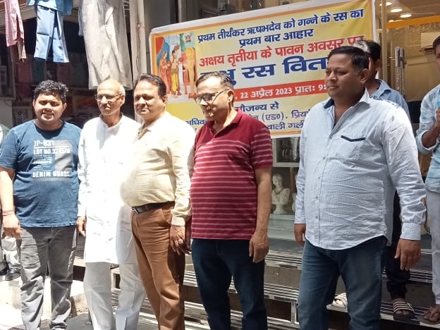 In Sambhal, the Jain community distributed the first meal of the first ...