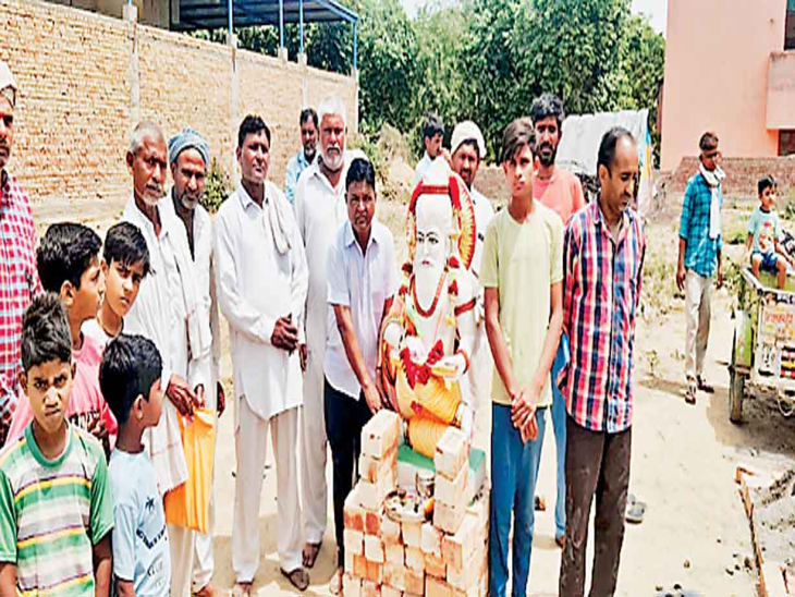 Bhajan-kirtan started by people of special community by installing ...