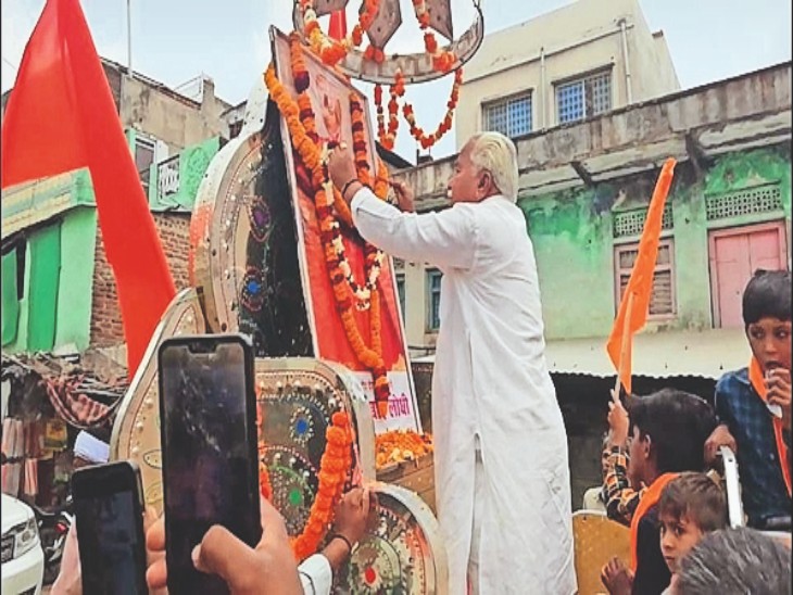 Procession taken out on the sacrifice day of Rani Avanti Bai ...
