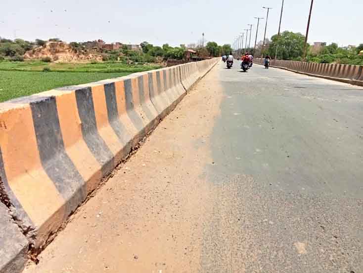 Cleaning not done on Banjara Dam, chaff and dust became trouble for ...
