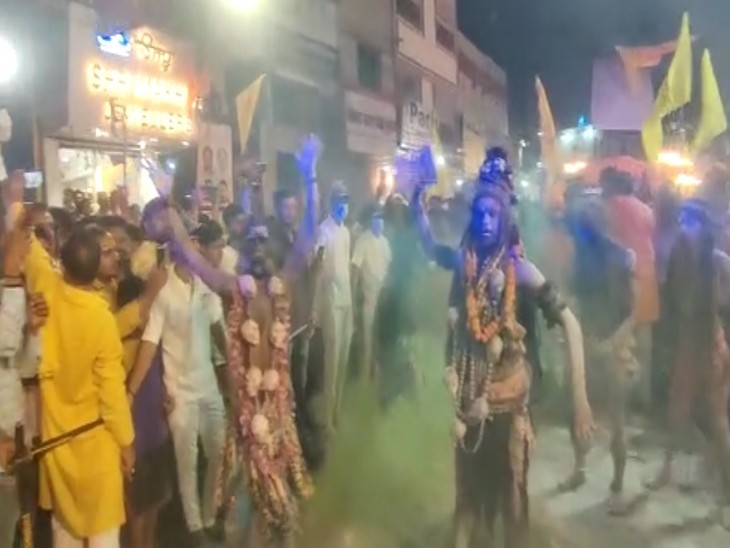 Ujjain's Damru Dal and Naga Sadhus performed feats on Parshuram Jayanti ...