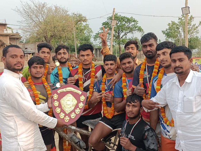 Delhi team became the winner, Mau became the runner-up; Regional MLA ...