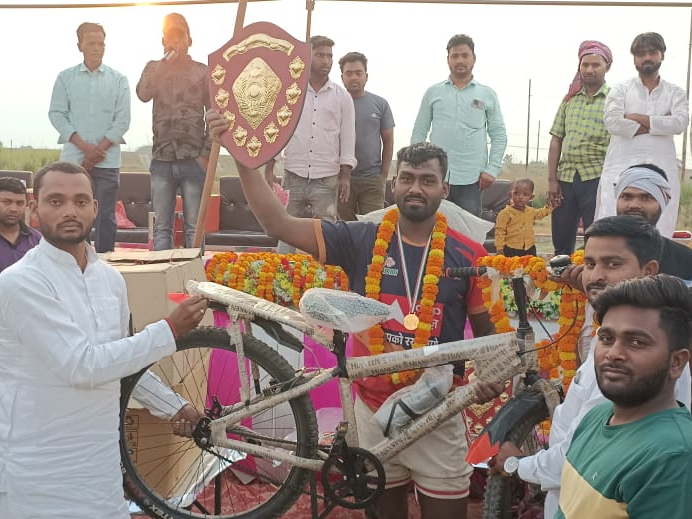 Delhi team became the winner, Mau became the runner-up; Regional MLA ...