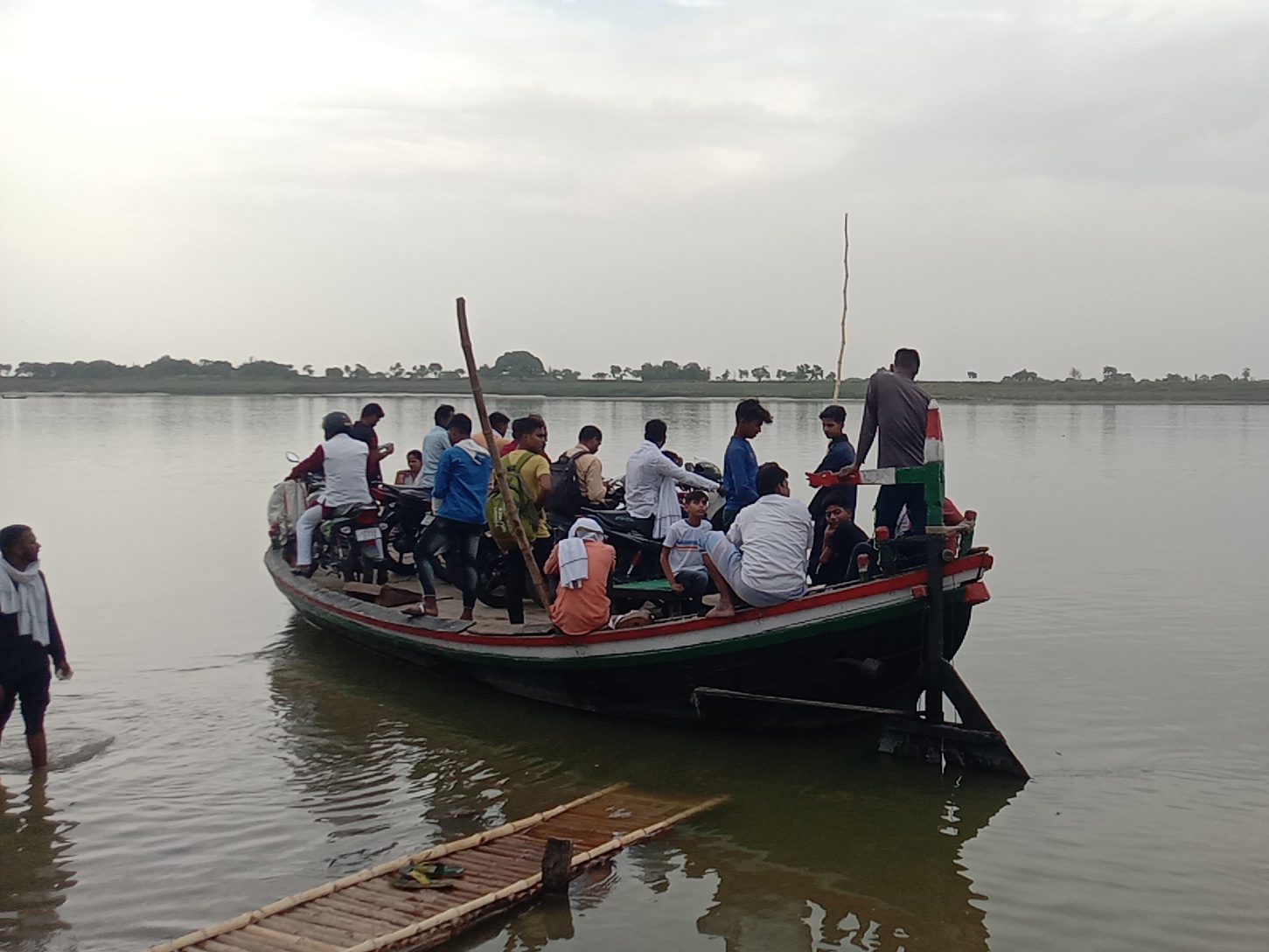 Construction of Pipa bridge is not being done, people take cattle ...