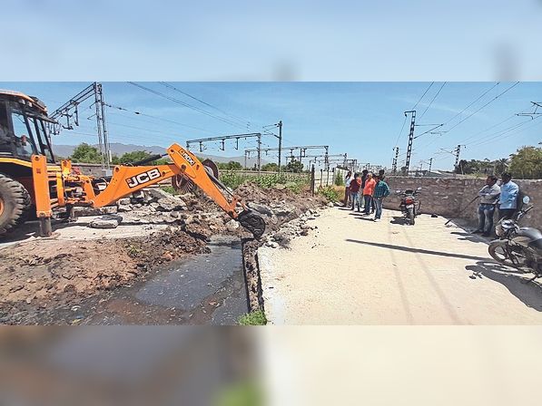 Cleaning of blocked drain, digging from JCB gave right direction ...