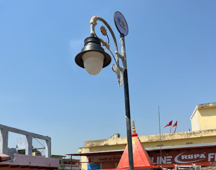 Speak; Along with stone casting, the work of footpath in the road ...