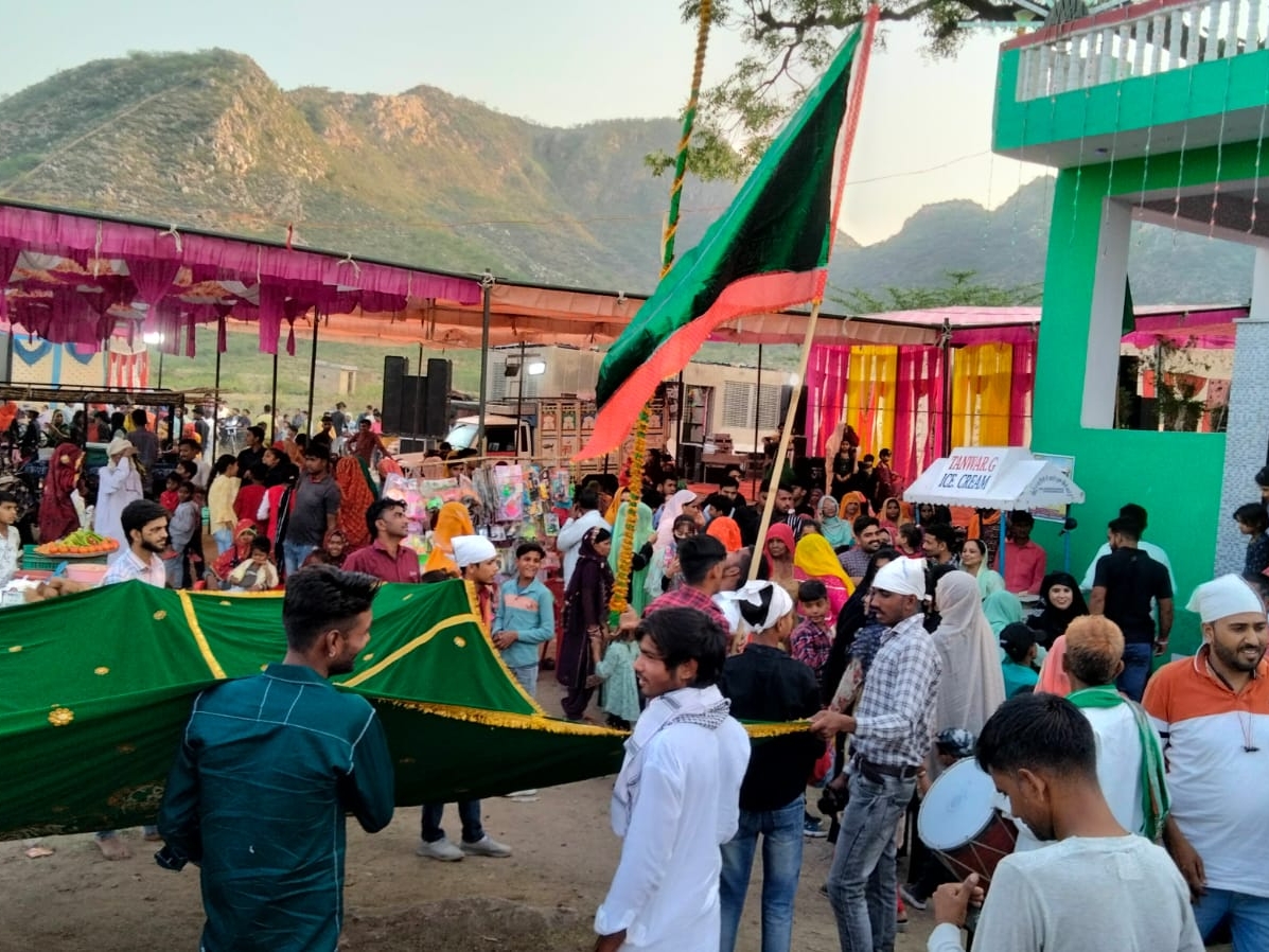 Celebrated annual fair of Hazrat Syed Kallushah Peer Baba, pedestrians ...