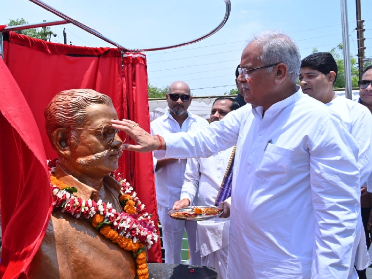 बीच सड़क प्रदर्शन करने लगे तो पुलिस ने खदेड़ा, दोनों के बीच जमकर धक्का ...