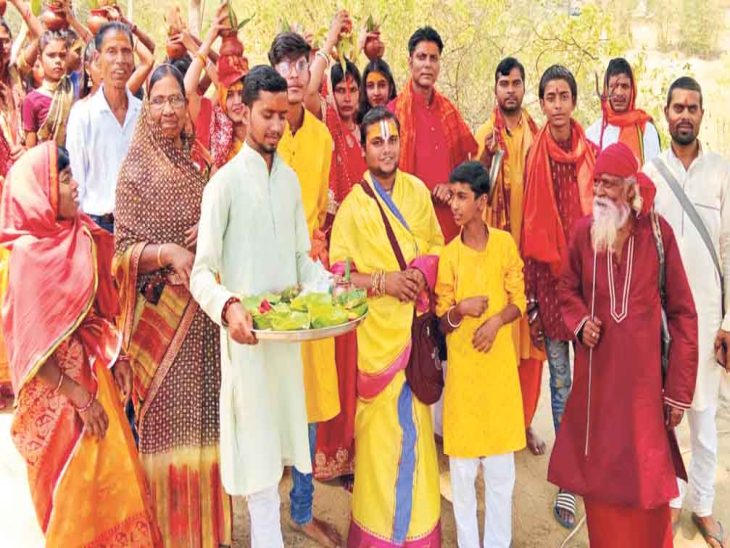 Shri Vaishnav Ji Maharaj, a famous storyteller who came from Vrindavan ...