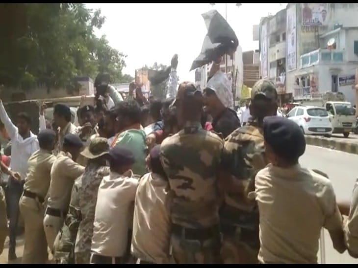 CM visited Jaitusav Math and Hanuman Temple, unveiled the statue of ...