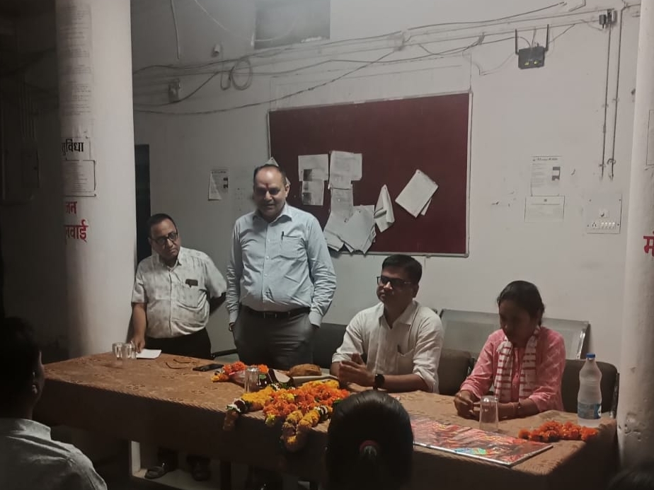 After reaching the office, took charge in the evening, Nitin Tale transferred to Indore | संतोष ...