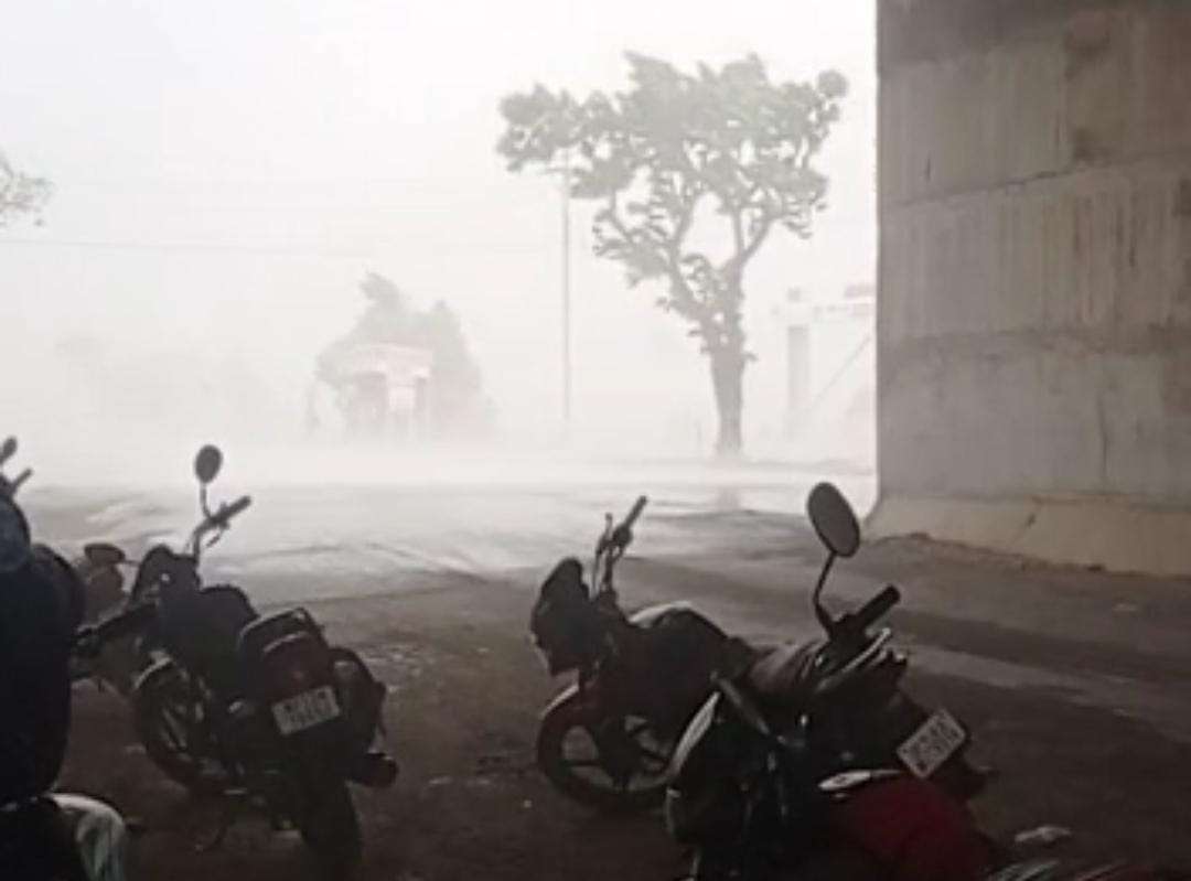 Drizzle in the city, heavy rain in the villages, wheels of vehicles ...