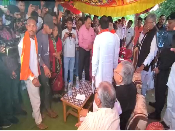 Former CM Raman Singh, Leader of Opposition Narayan Chandel along with ...