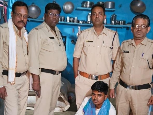 Youth arrested with illegal liquor in Bandakpur | आबकारी विभाग की ...