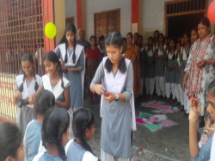 New girl student felicitation ceremony in RDP Plus Two School | छात्रा ...