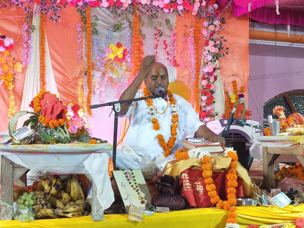 Described the pastimes of Shri Krishna; Devotees became emotional after ...