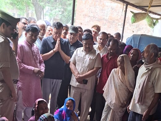 Satish Mahana consoled the family, children died due to drowning | नरवल ...