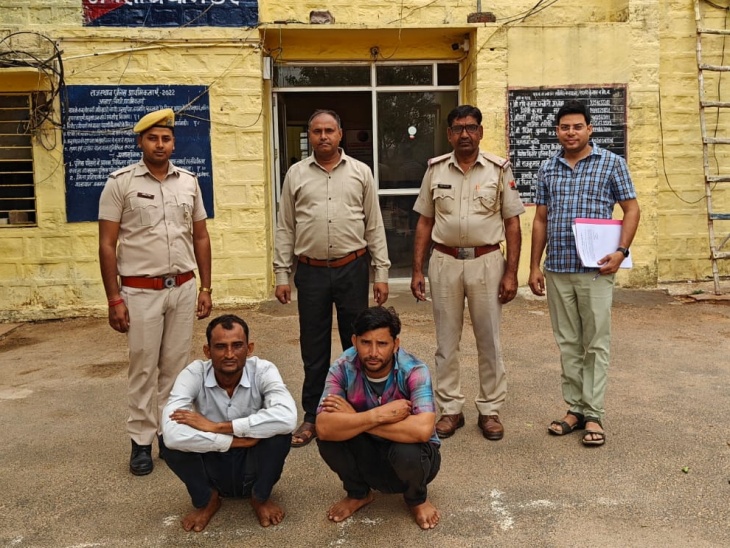 Sarmathura police arrested 2 gravel mafia | सरमथुरा पुलिस ने 2 बजरी ...