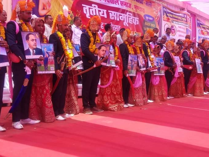 25 couples tied the knot, Bindoli taken out together on 25 chariots