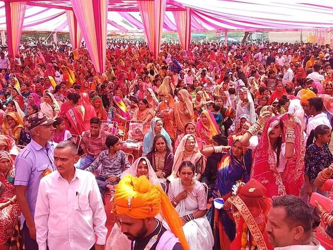 25 couples tied the knot, Bindoli taken out together on 25 chariots