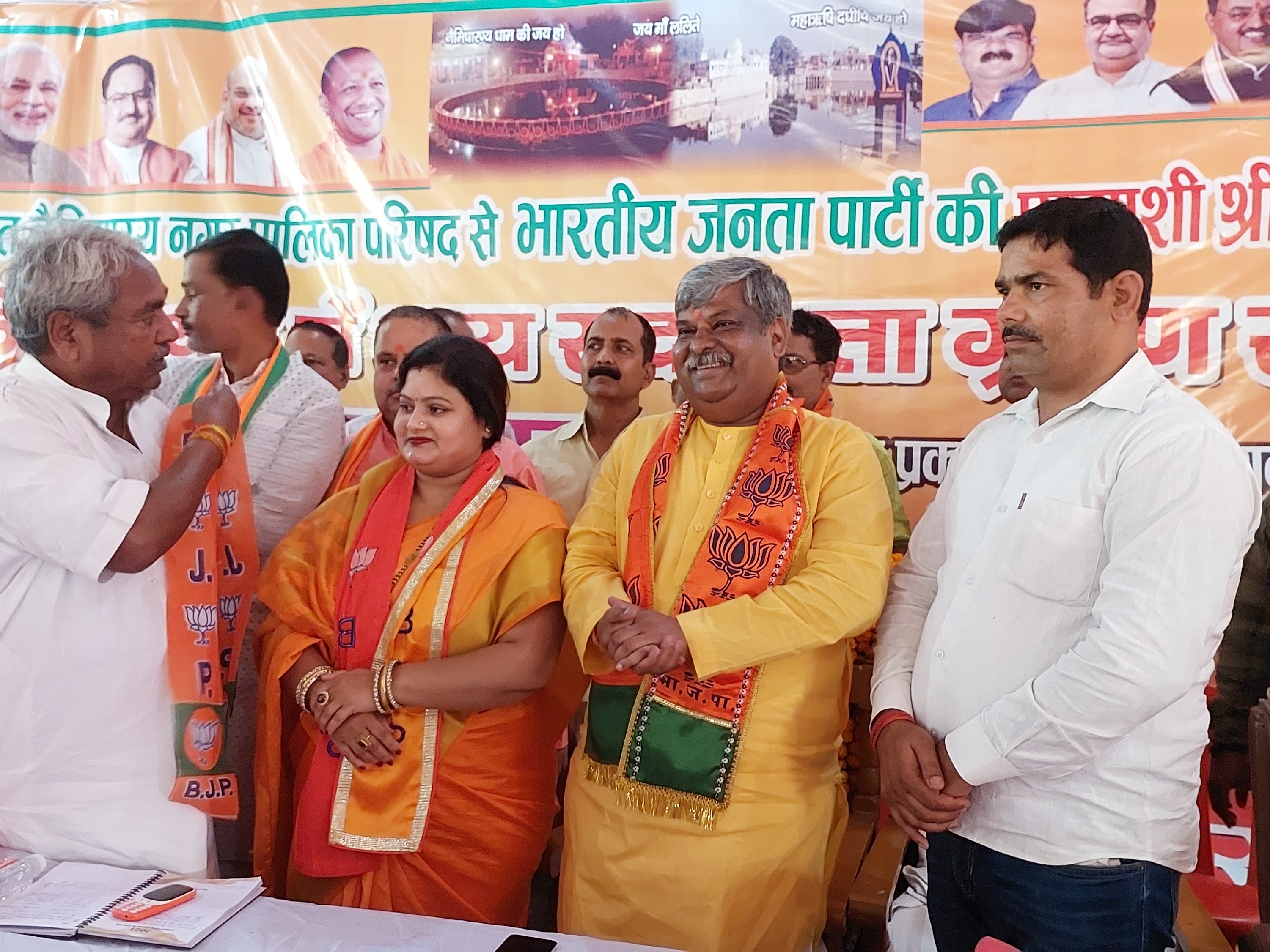 SP leader and industrialist Ashish Kumar Gupta along with his wife and ...