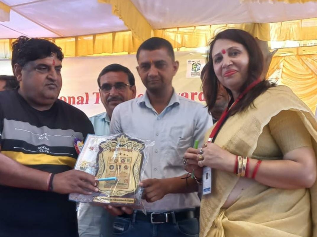 Shashi Kaushik and Mala Singh selected for National Award | मेरठ में ...