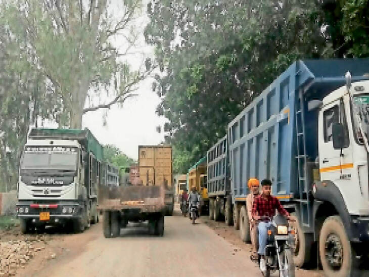 Garhshankar-Nangal road due to damage of overloaded tippers from sand ...