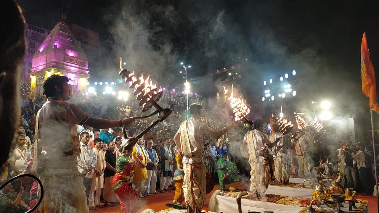 Pushkaralu concludes with Ganga bath and pinddan in Varanasi on ...