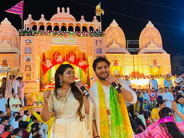 Wearing a 12 feet wide robe, Shyam sits in the 28 feet high archway ...