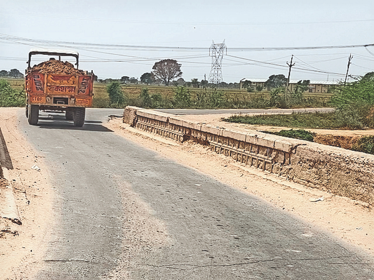 Radium reflectors are not installed on tractor-trolleys, there is a ...