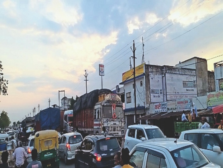 Traffic jam on Gohad Square and Ater Road Bamba | सहालग का असर: गोहद ...