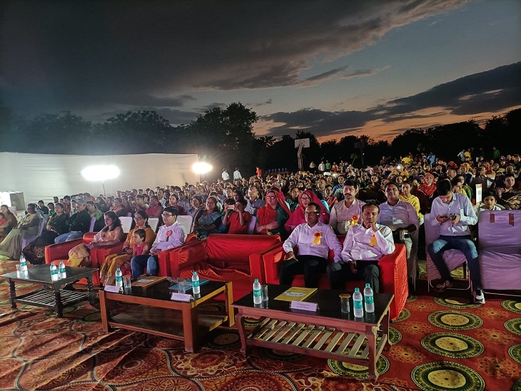 Children's charming presentations enthralled people, parents stayed ...