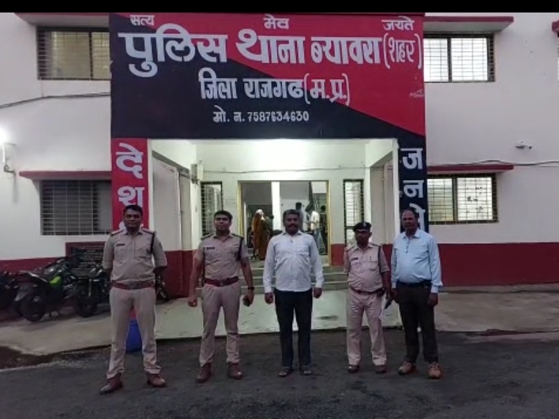 Police handed over the girl to her relatives, registered a case under ...