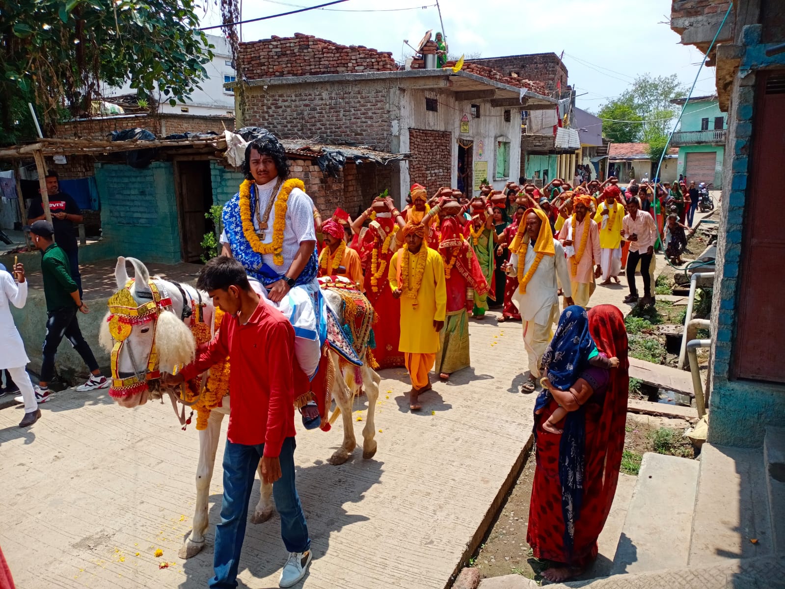 Grand procession in Ugli: Shrimad Bhagwat Katha, Ramdev Bhagwan statue ...