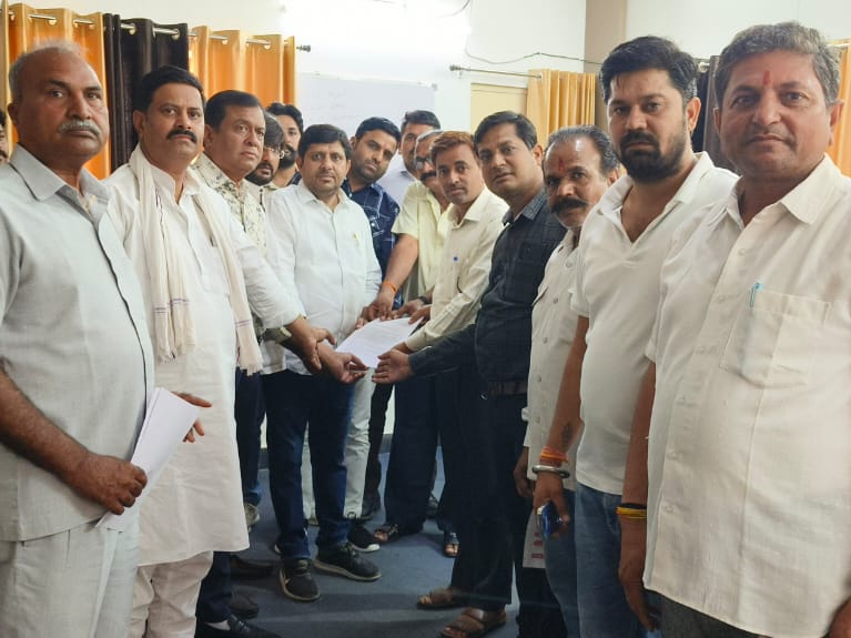 Unreserved people submitted memorandum to Naib Tehsildar, EWS ...