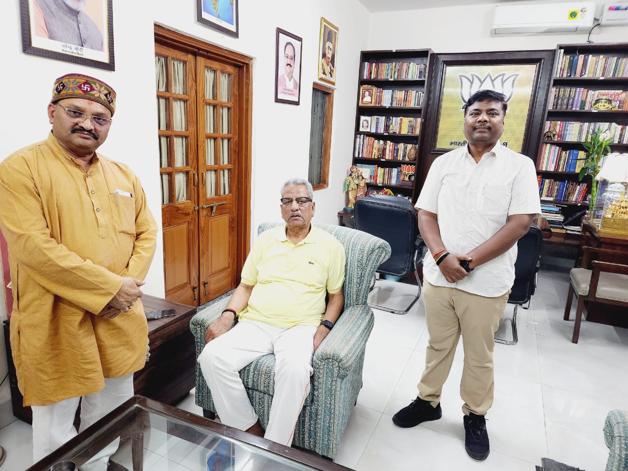 Kedar Kashyap Santosh Pandey met the Railway Minister regarding the ...