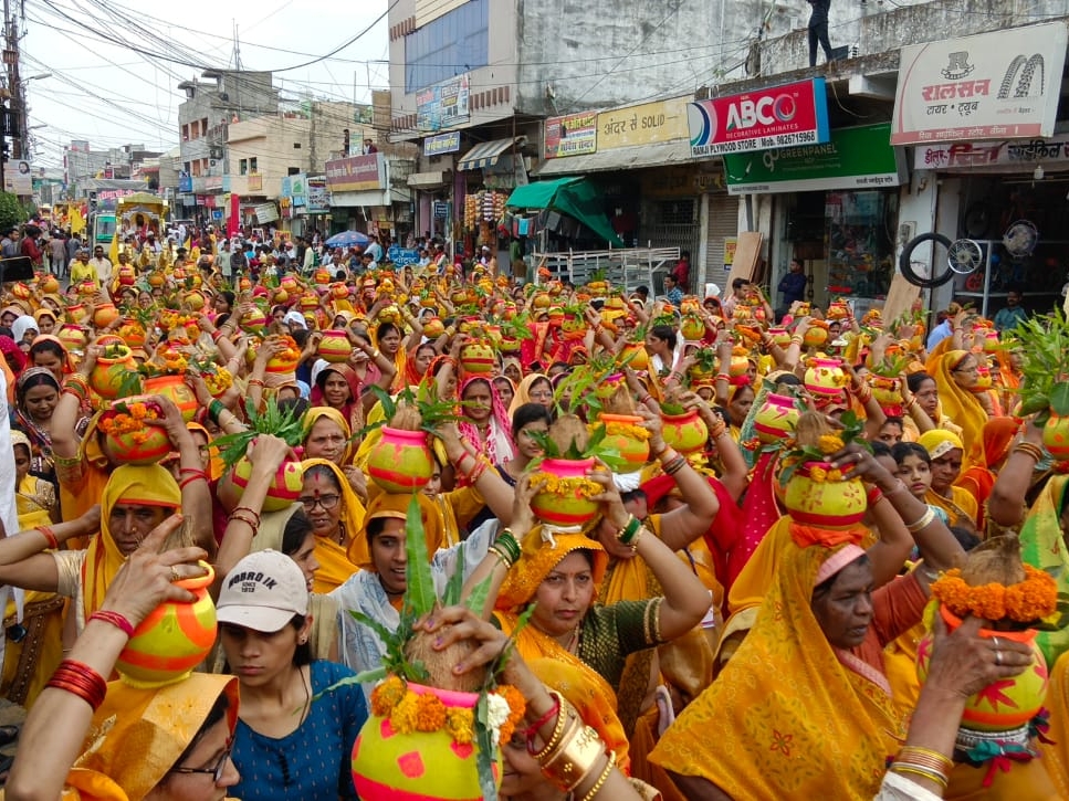 Historical Kalash Yatra taken out in Bina before Shrimad Bhagwat Katha ...