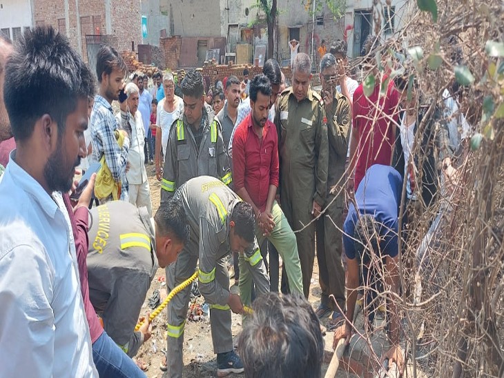 Firefighters conducted a rescue operation, the jawan landed in the well ...