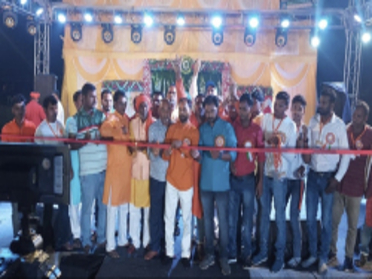 Devotees dance whole night on the songs of bhajan singer Shahnaz Akhtar ...