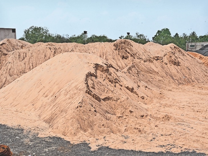 One cubic meter of sand coming out of the river for 1450 rupees, the ...