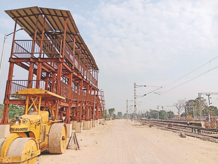 The name of the junction was given to Hasanpur Road station, the foot ...