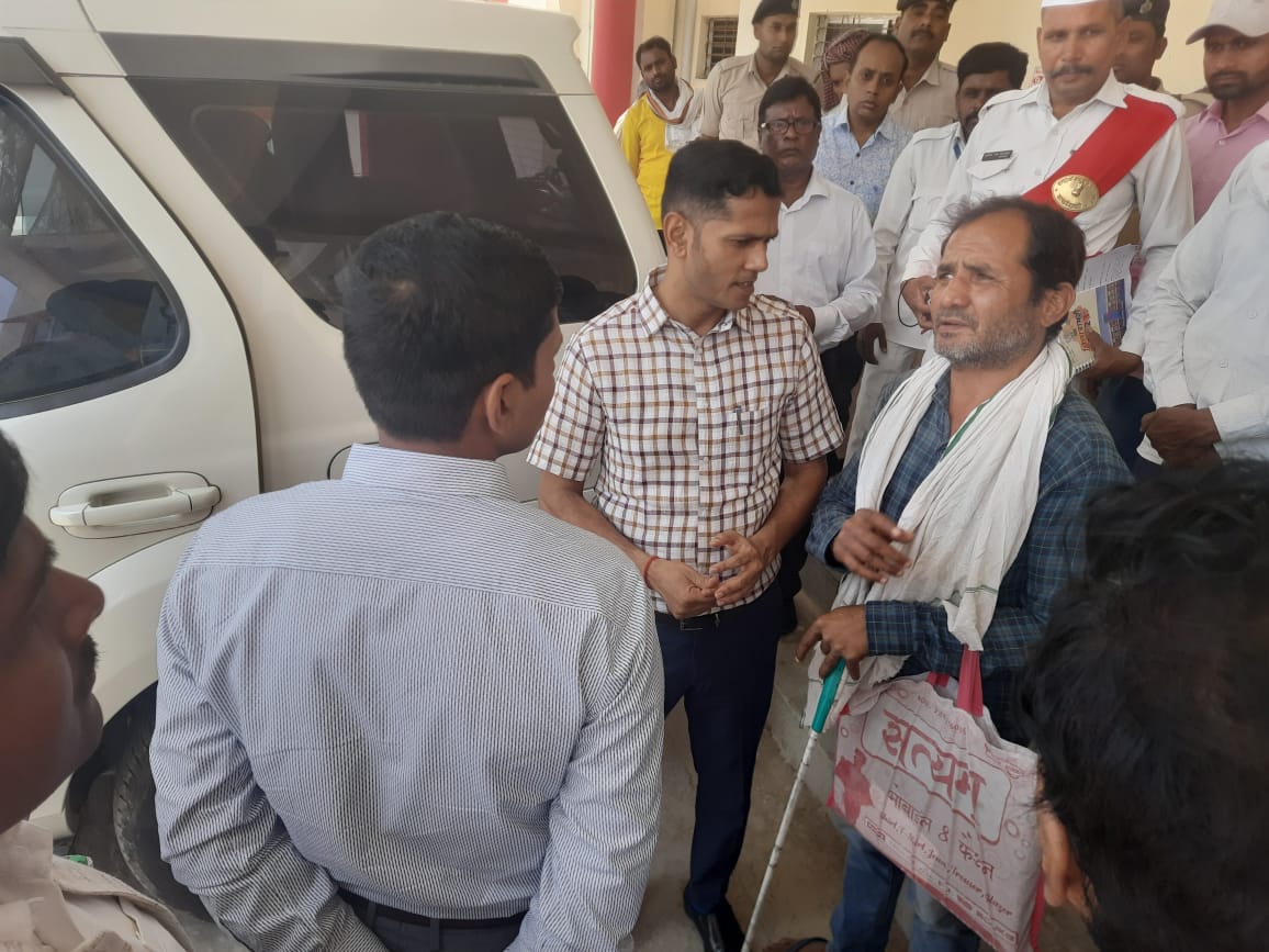 DM reached for inspection of Rajpur block of Buxar, Divyang narrated ...