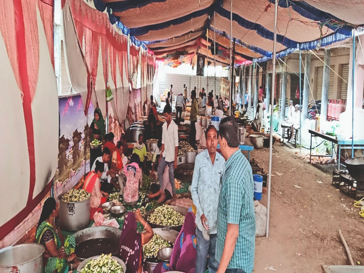 Flour 50, sugar 30 and rice 10 quintals. Food will be prepared with ...