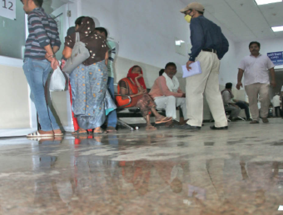 Clutter in 1000 bed hospital, patient upset due to water dripping from ...