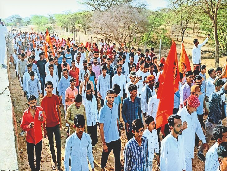 Aarti with 101 lamps, Oran Jyot Parikrama started from Bhadariya Rai ...