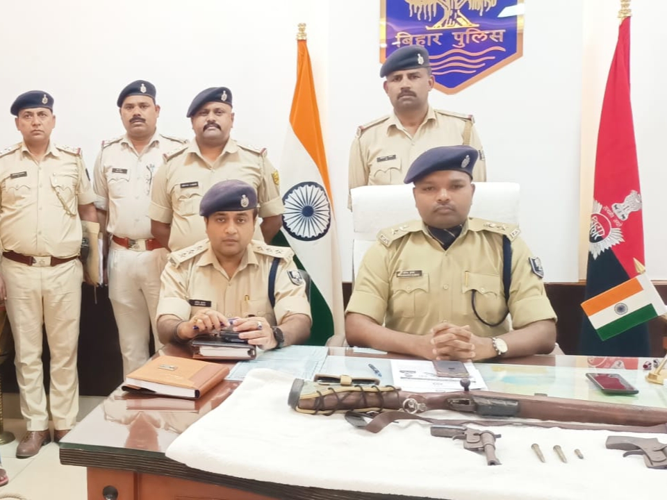 Begusarai police raided different areas, arrested 3 | बेगूसराय में ...