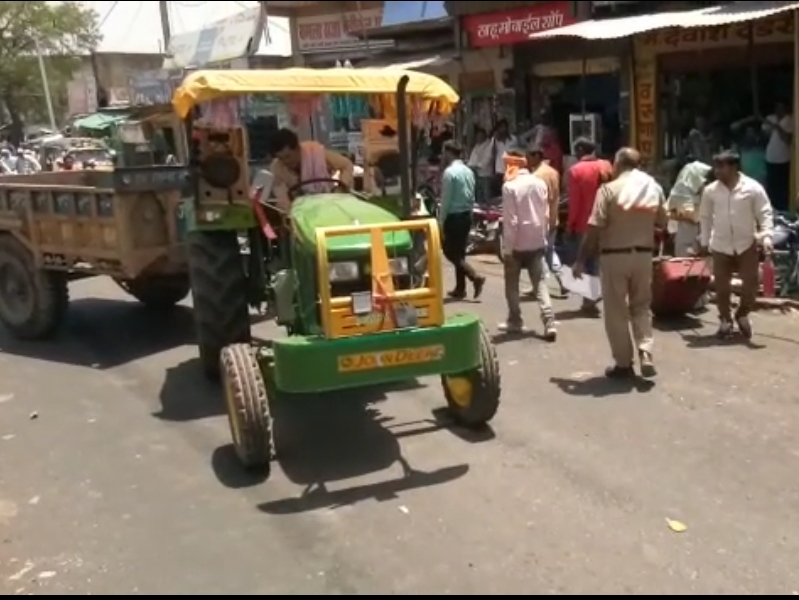 Youth injured in saving roadside carts, people beat up tractor driver ...