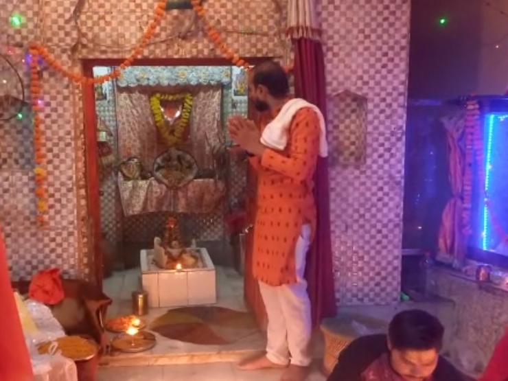 बजरंग दल के कार्यकर्ताओं ने पढ़ी हनुमान चालीसा, बोले- कांग्रेस ने अपनी ...